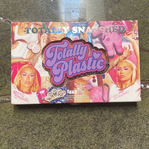 BH Cosmetics | Makeup | Bnib Totally Snatched Totally Plastic Iggy Set | Poshmark